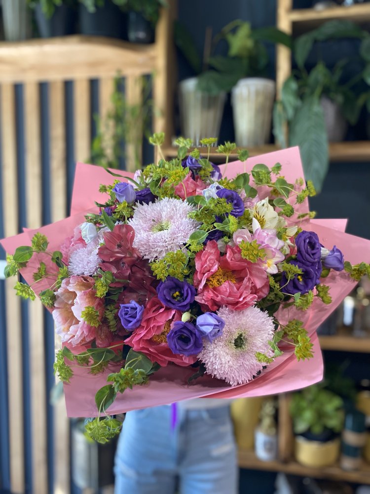 Romantická kytica viacdruhová č.40 :: Kvetinárstvo l www.rozvoz-kvetov.sk